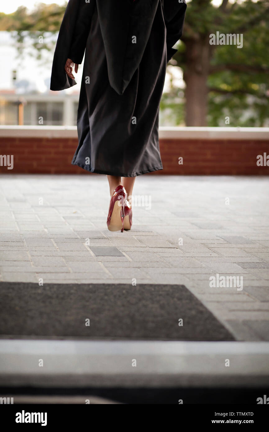 Jambes de femmes en hauts talons Banque de photographies et d’images à ...