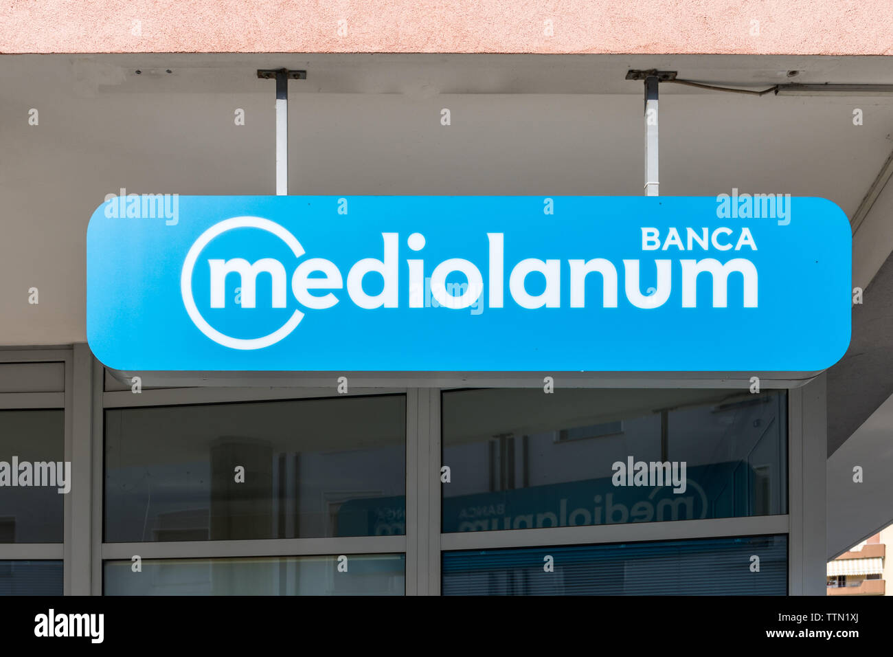 Banca Mediolanum logo sign Photo Stock - Alamy