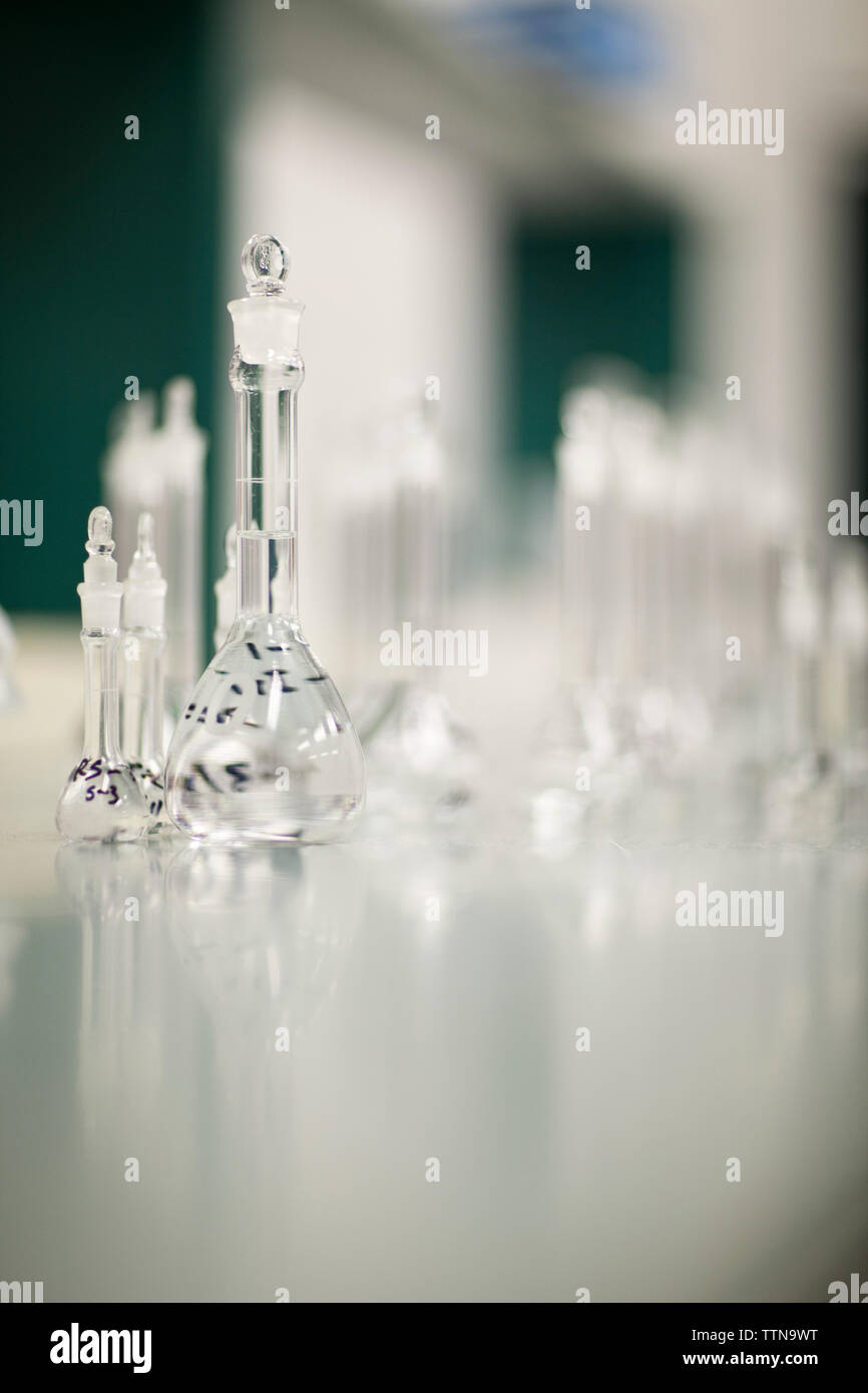 Table scientifique Banque de photographies et d’images à haute ...