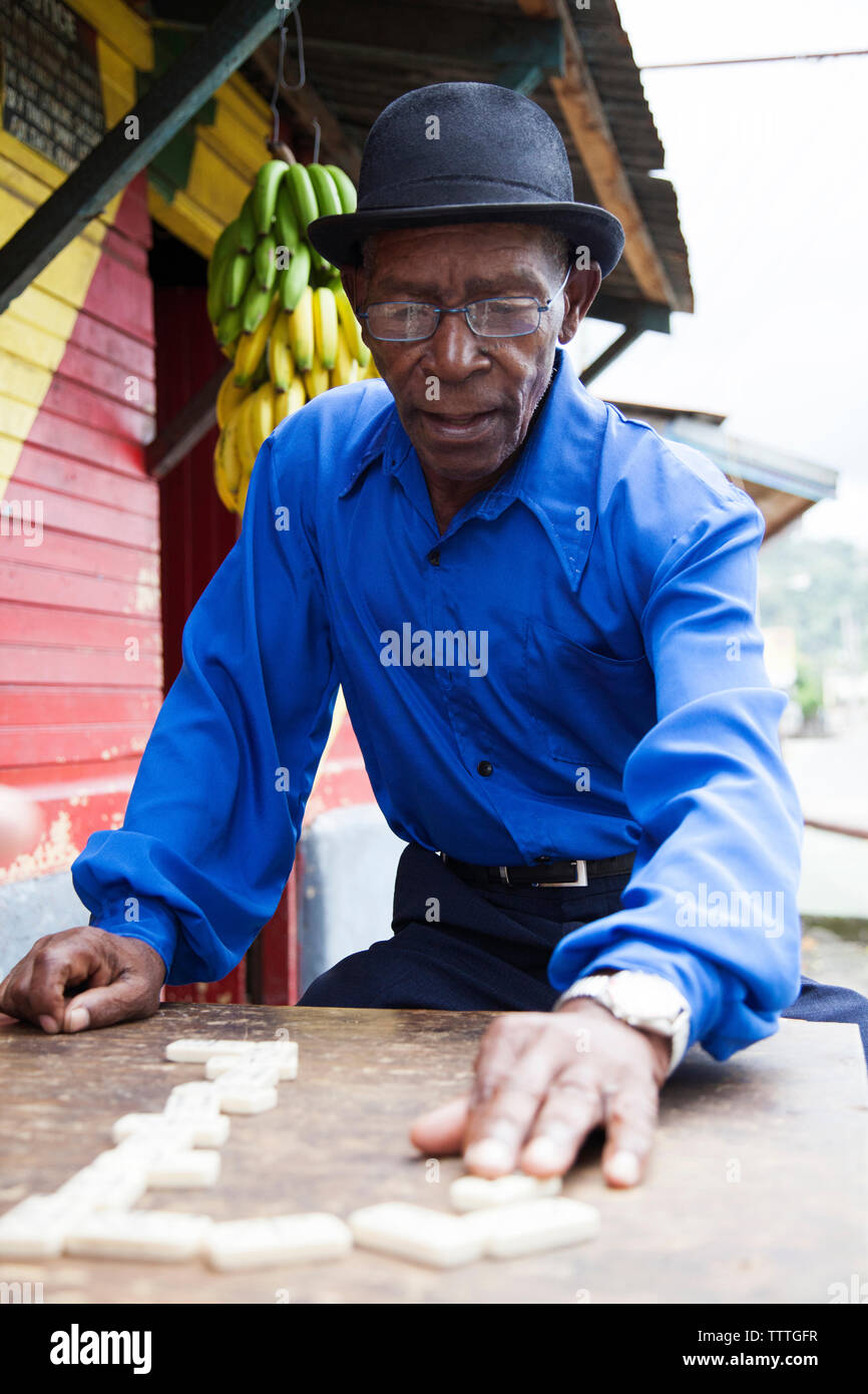 La JAMAÏQUE, Port Antonio. Joseph 'Poudre' Bennett et Derrick 'Johnny ...