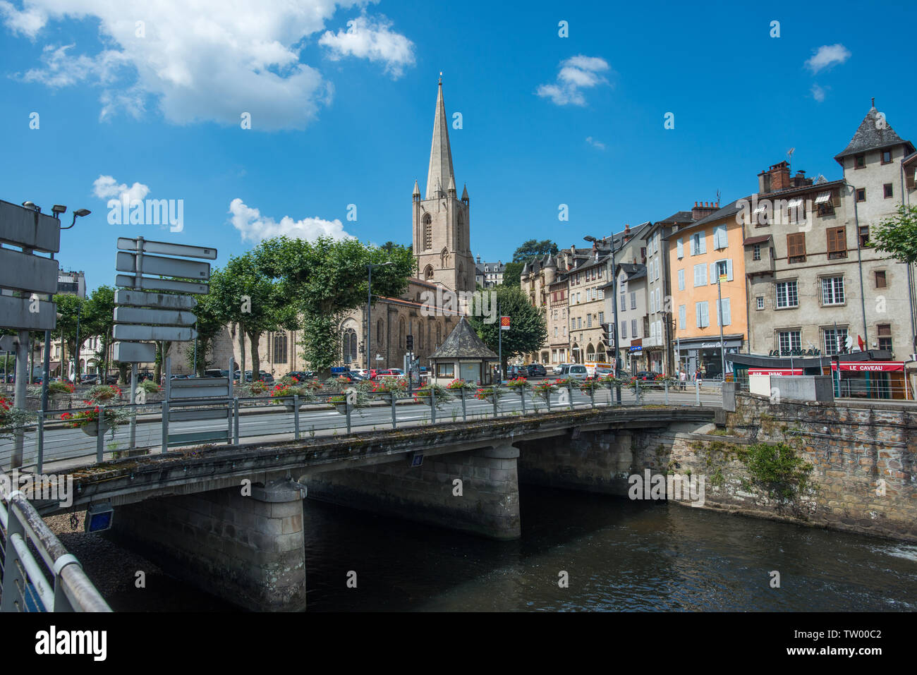 Tulle (sud-ouest de la France) : la rivière Corrèze quai Baluze et ...