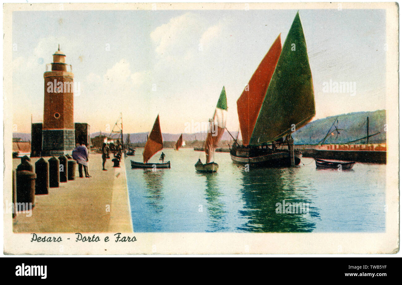Bateau de port en italie Banque d'images détourées - Alamy