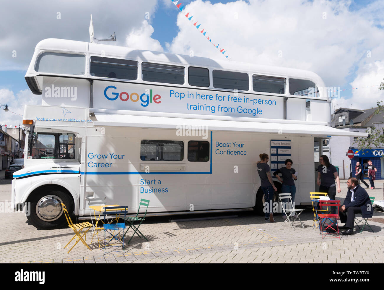 Google digital garage bus Banque de photographies et d’images à haute ...