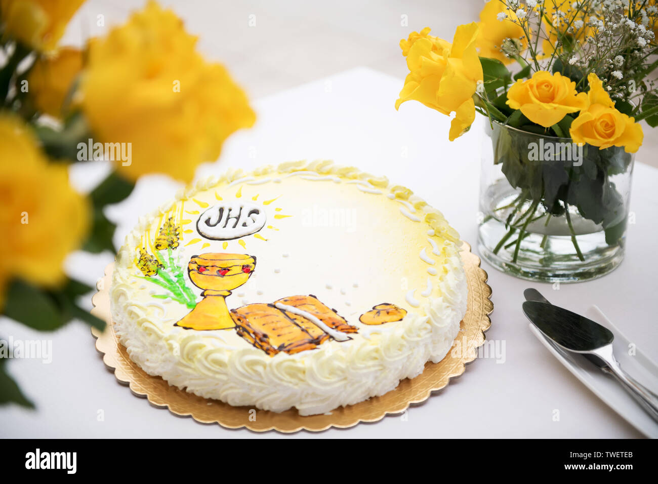 Premier gâteau de communion Banque de photographies et d’images à haute ...