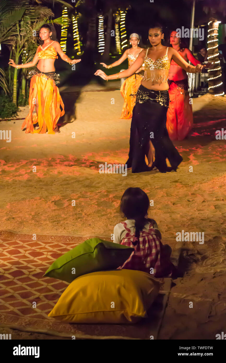 Dance arabe Banque de photographies et d’images à haute résolution - Alamy