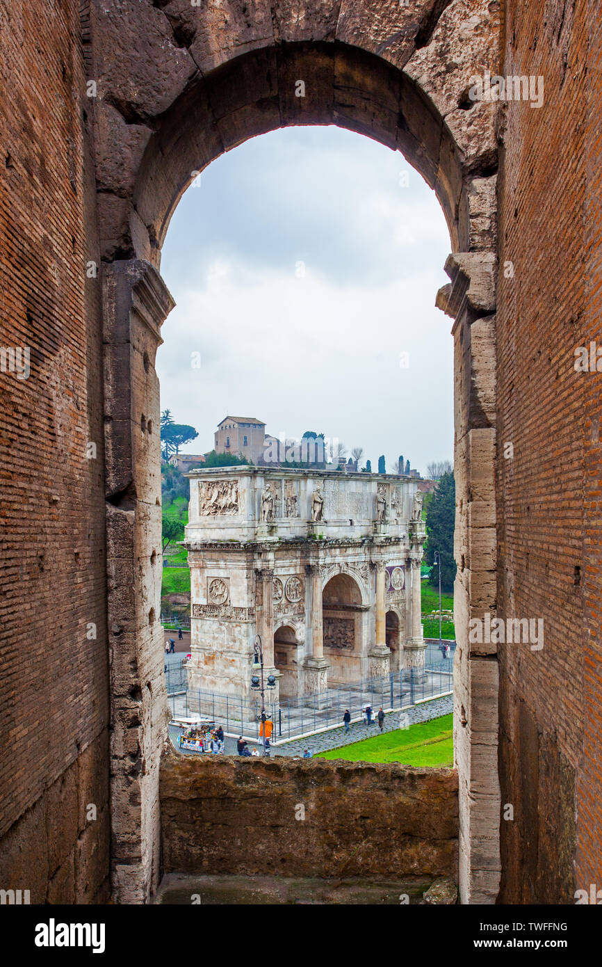 Arcade en colosseum arc constantine Banque de photographies et d’images ...