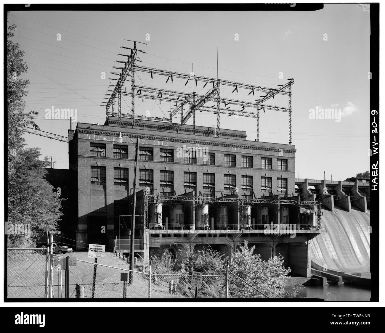 Maison de barrage maison publique Banque d'images détourées - Alamy
