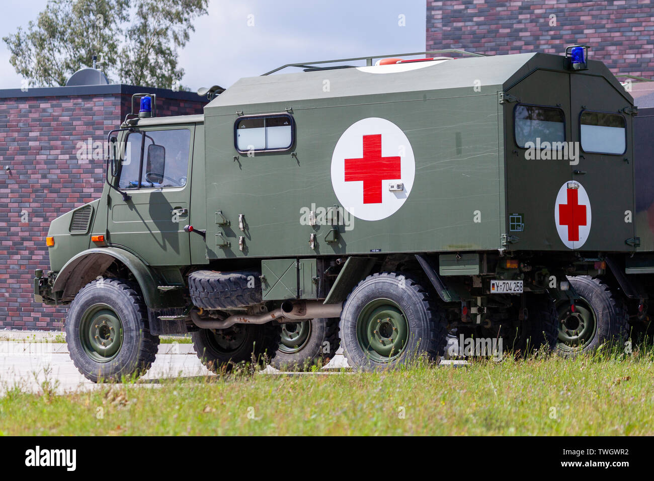 AUGUSTDORF / ALLEMAGNE - JUIN 15,2019 : German ambulance militaire ...