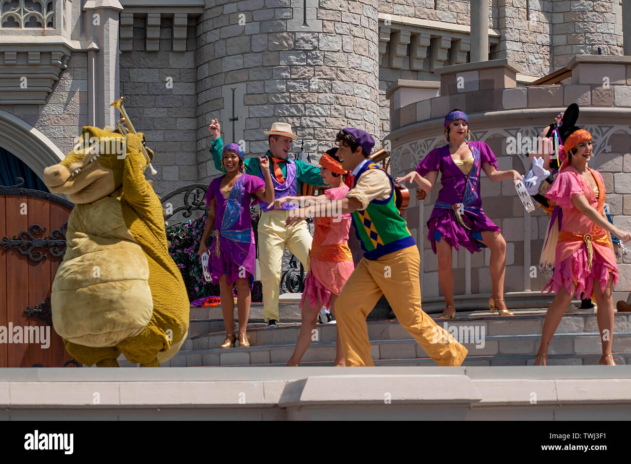 Disney princess dancing Banque de photographies et d’images à haute ...