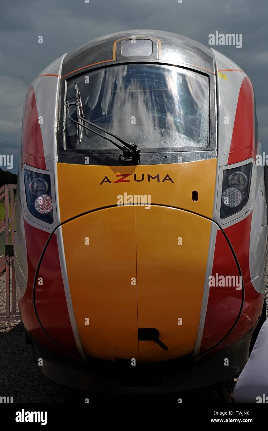 Trains express interurbains azuma Banque de photographies et d’images à ...