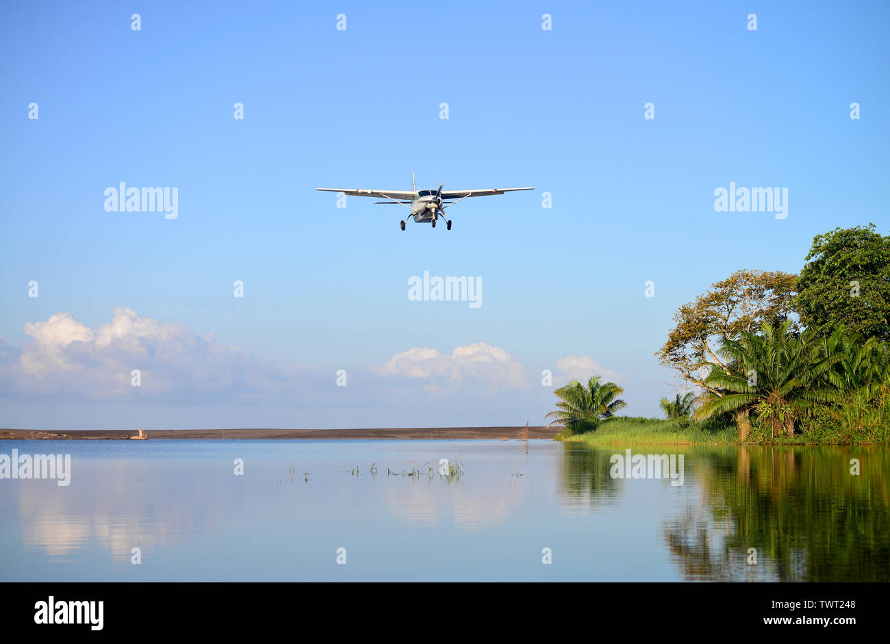 Small plane costa rica Banque de photographies et d’images à haute ...