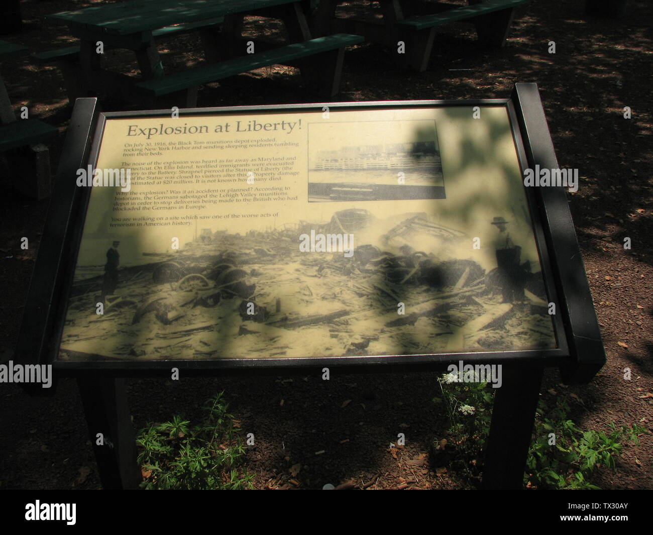 Black tom explosion Banque de photographies et d’images à haute ...