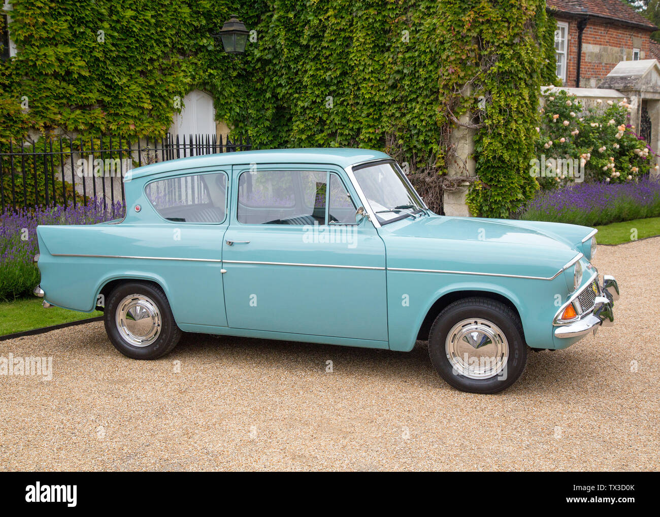 Ford Anglia 123e Banque d'image et photos - Alamy