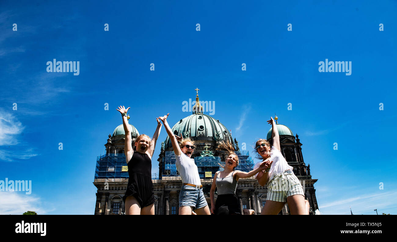 24 juin 2019, Berlin : Lena (l-r), Mette, Josefine et Sophia de Lübeck ...