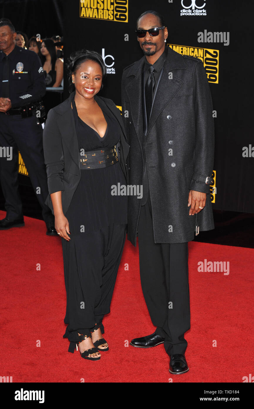 Snoop dogg and his wife Banque de photographies et d’images à haute ...