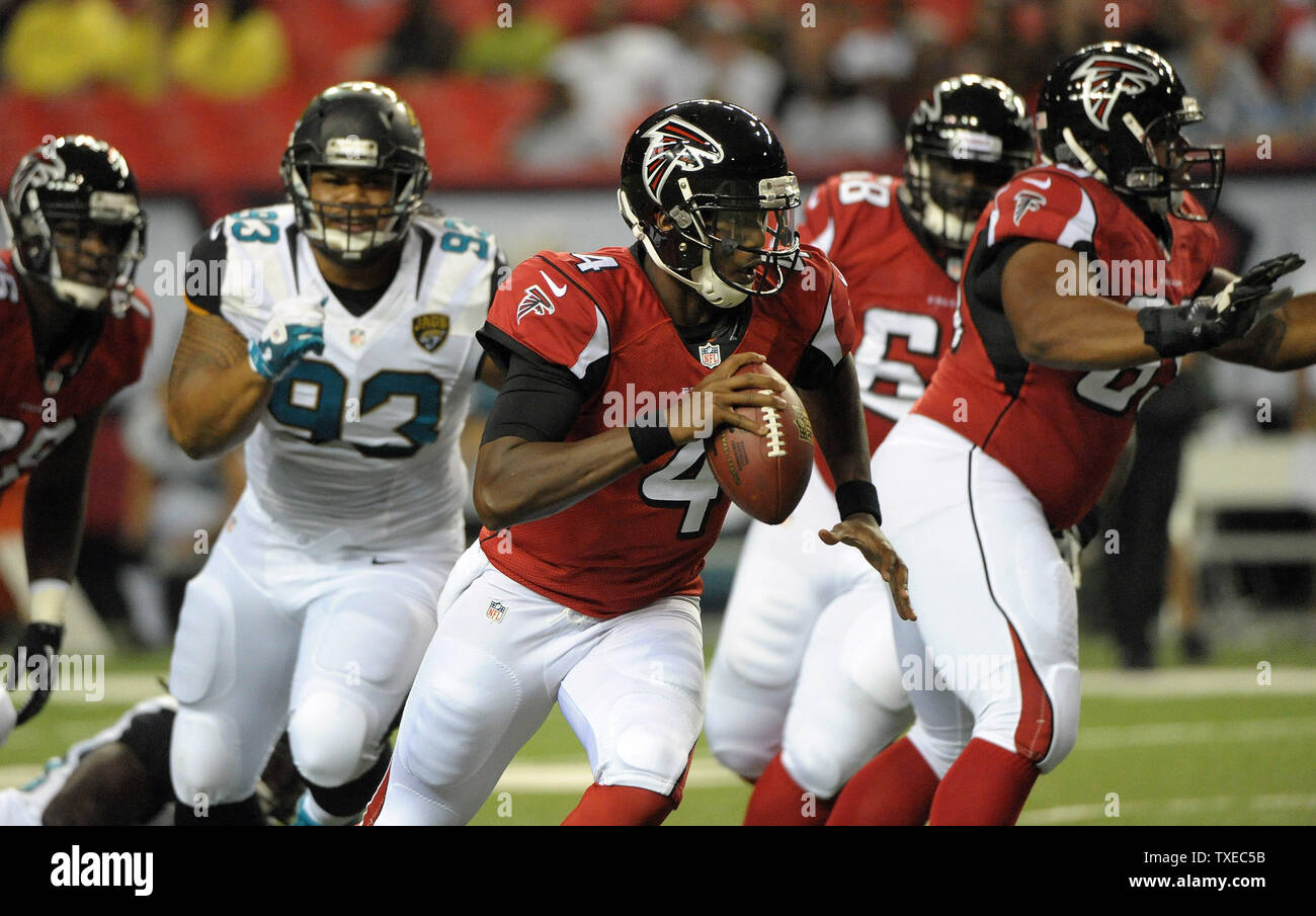 Atlanta Falcons quarterback Dominique Davis (4) crypte de la poche sous ...