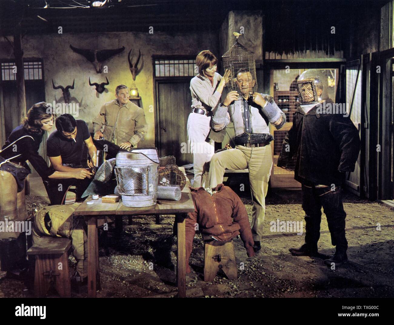 Hatari ! Année : 1962 USA Réalisation : Howard Hawks John Wayne, Elsa ...