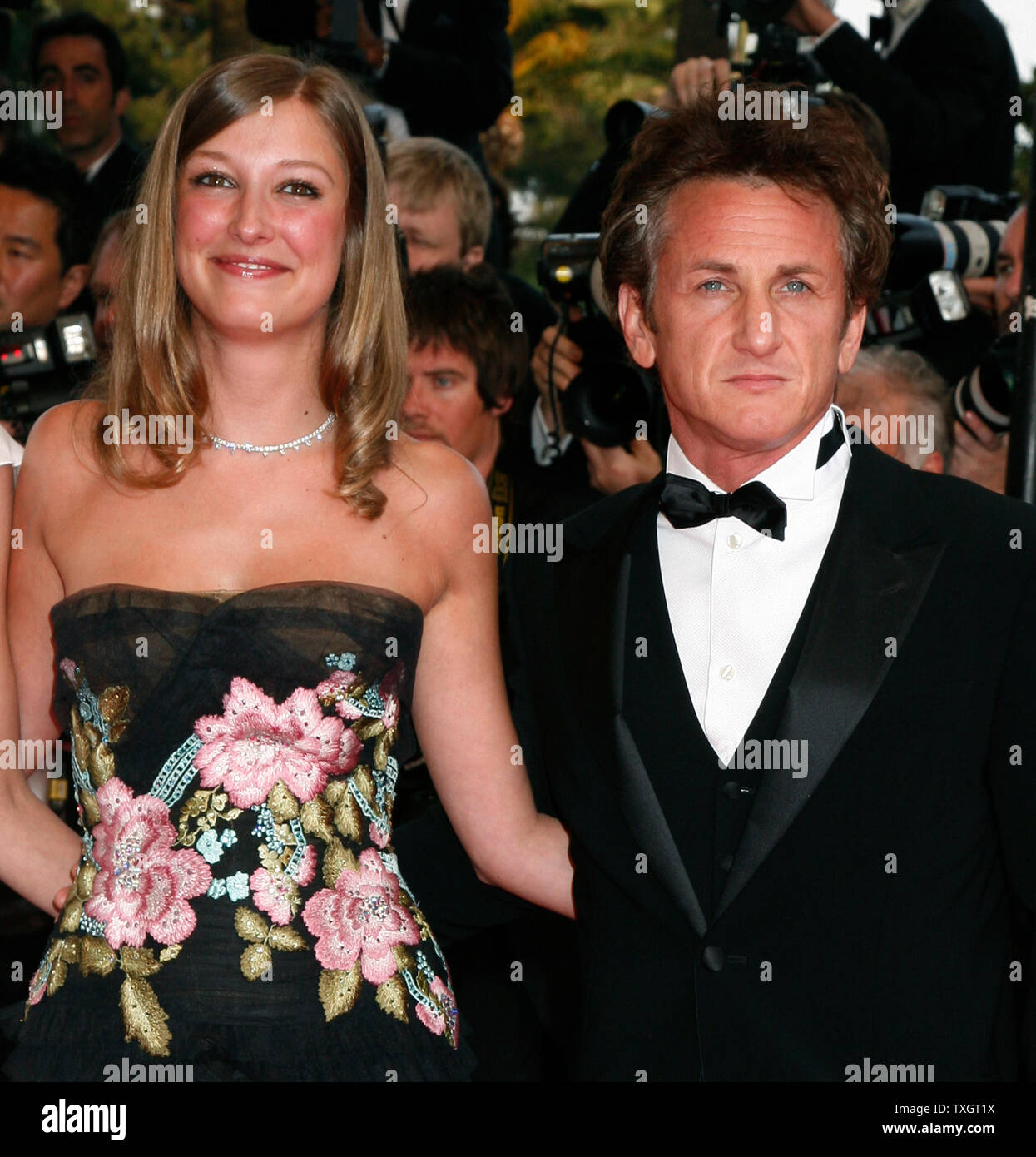 L'actrice Alexandra Maria Lara et le président du jury Sean Penn ...