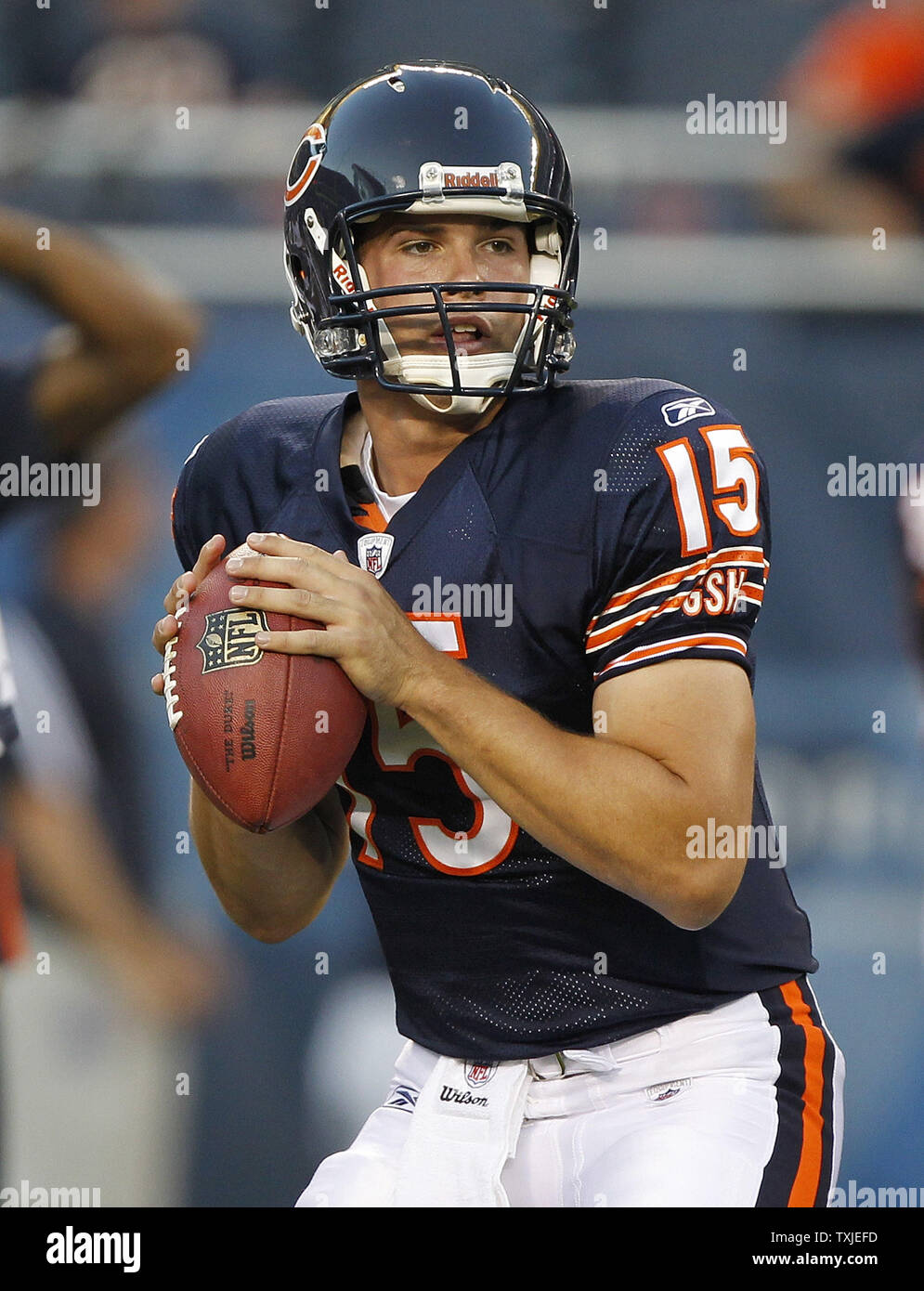 Chicago Bears quarterback Dan LeFevour revient à passer en cas de l ...