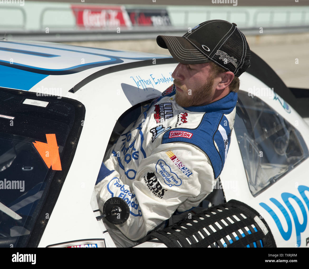 La série Nationwide de NASCAR racer, Jeffrey Earnhardt émerge de son ...