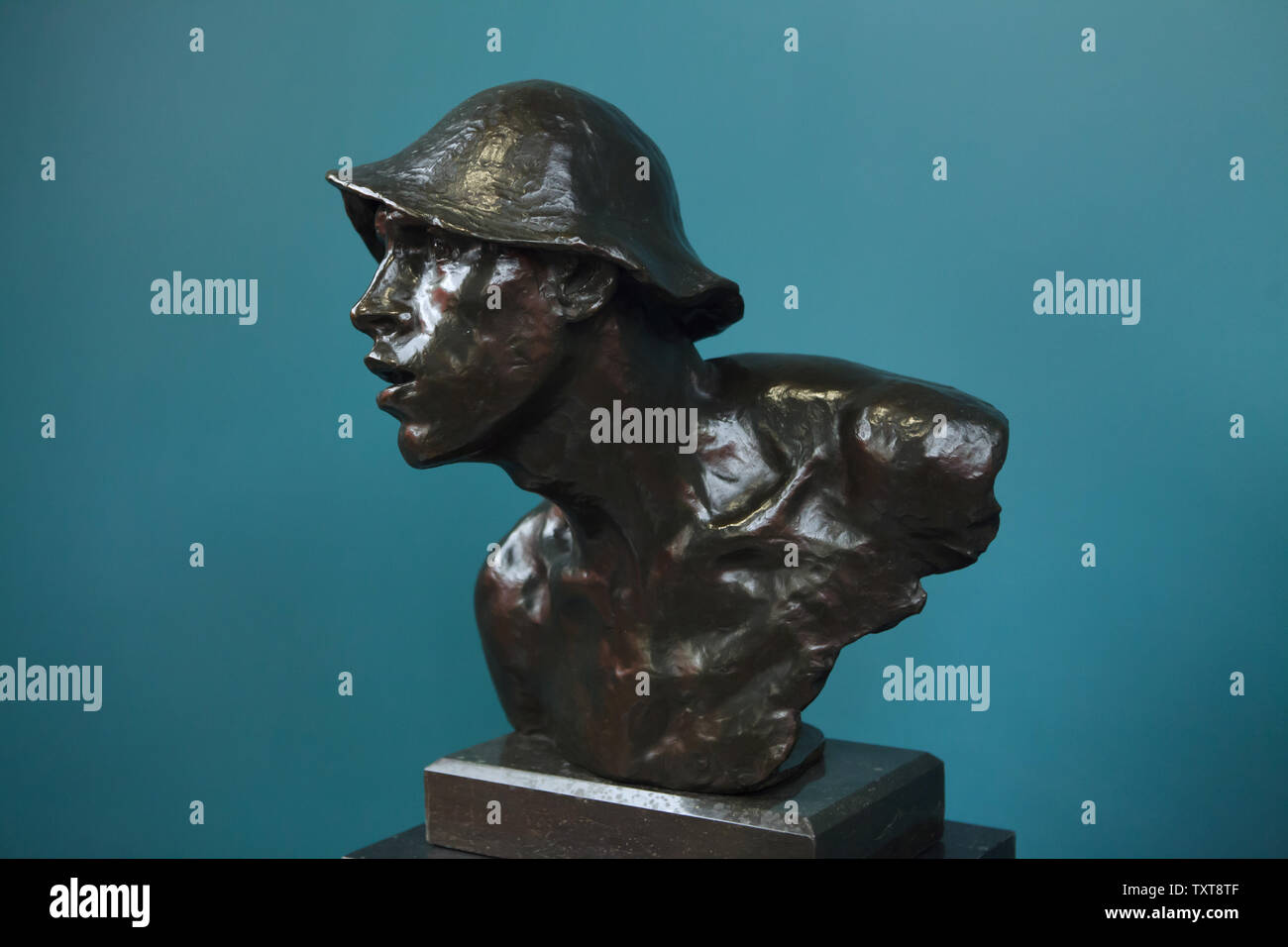 Statue en bronze 'Puddleur' par le sculpteur belge Constantin Meunier ...