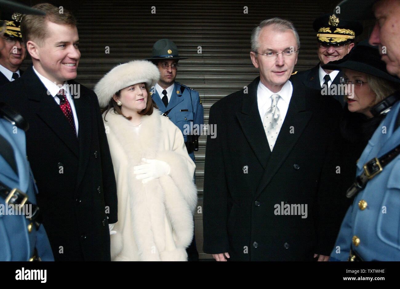 Le gouverneur élu Matt Blunt et son épouse Mélanie (L) écouter comme ...