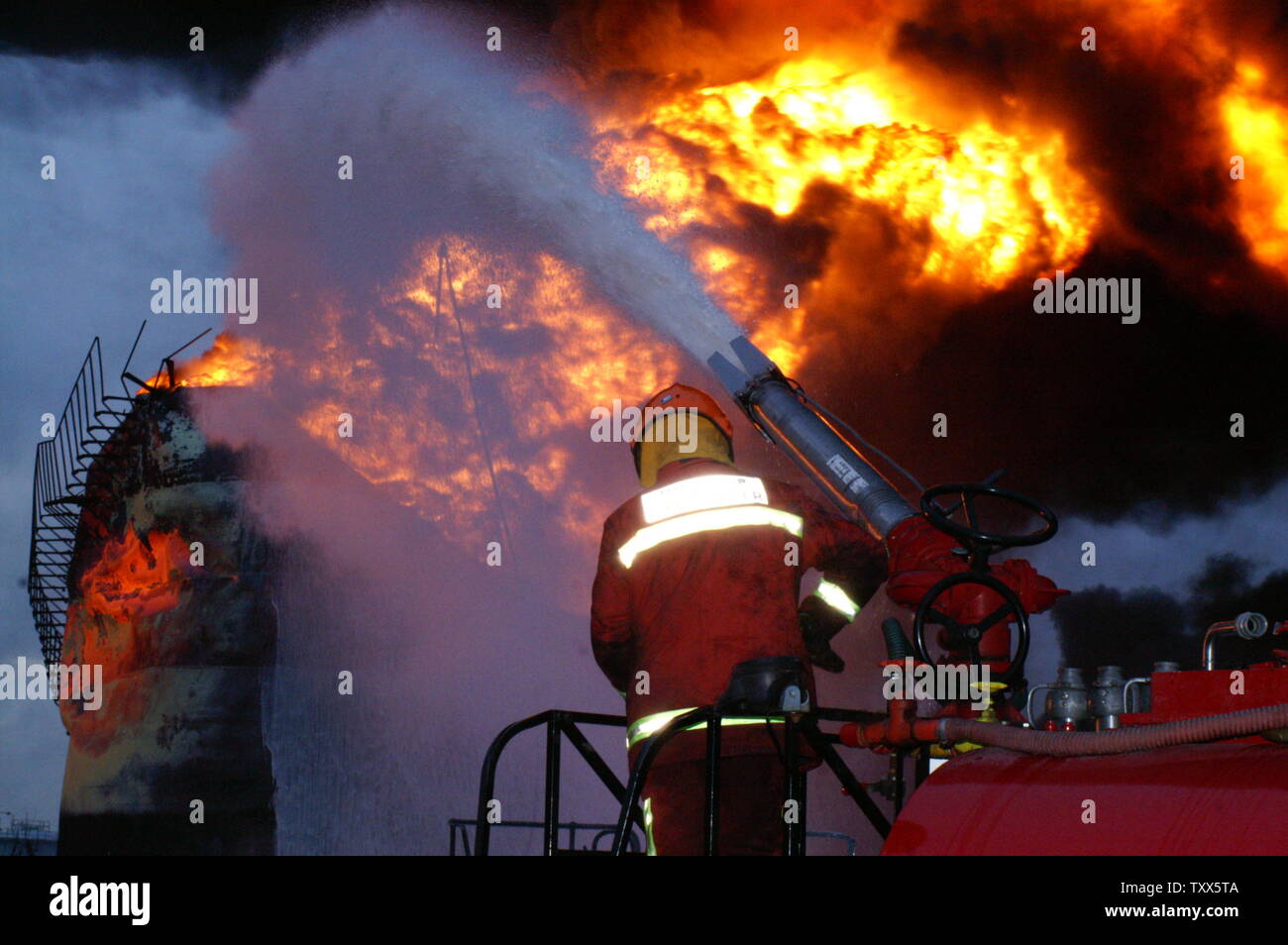Feu de buncefield Banque de photographies et d’images à haute ...