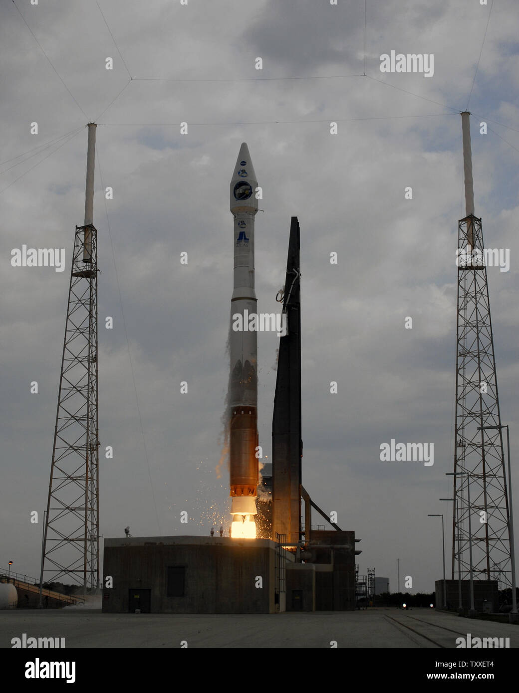 Lcross impact la lune Banque de photographies et d’images à haute ...