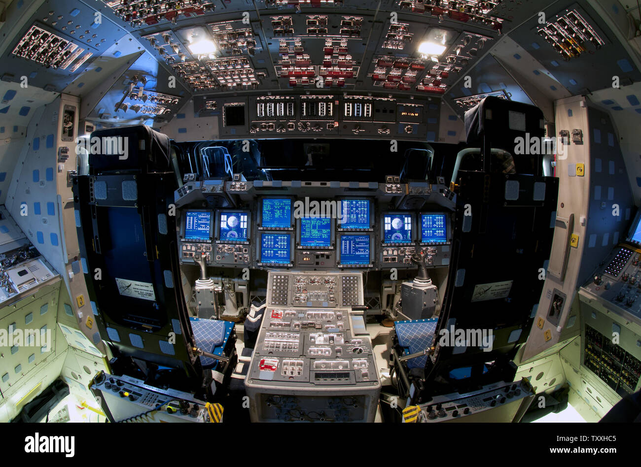 Cockpit nasa space shuttle orbiter Banque de photographies et d’images ...