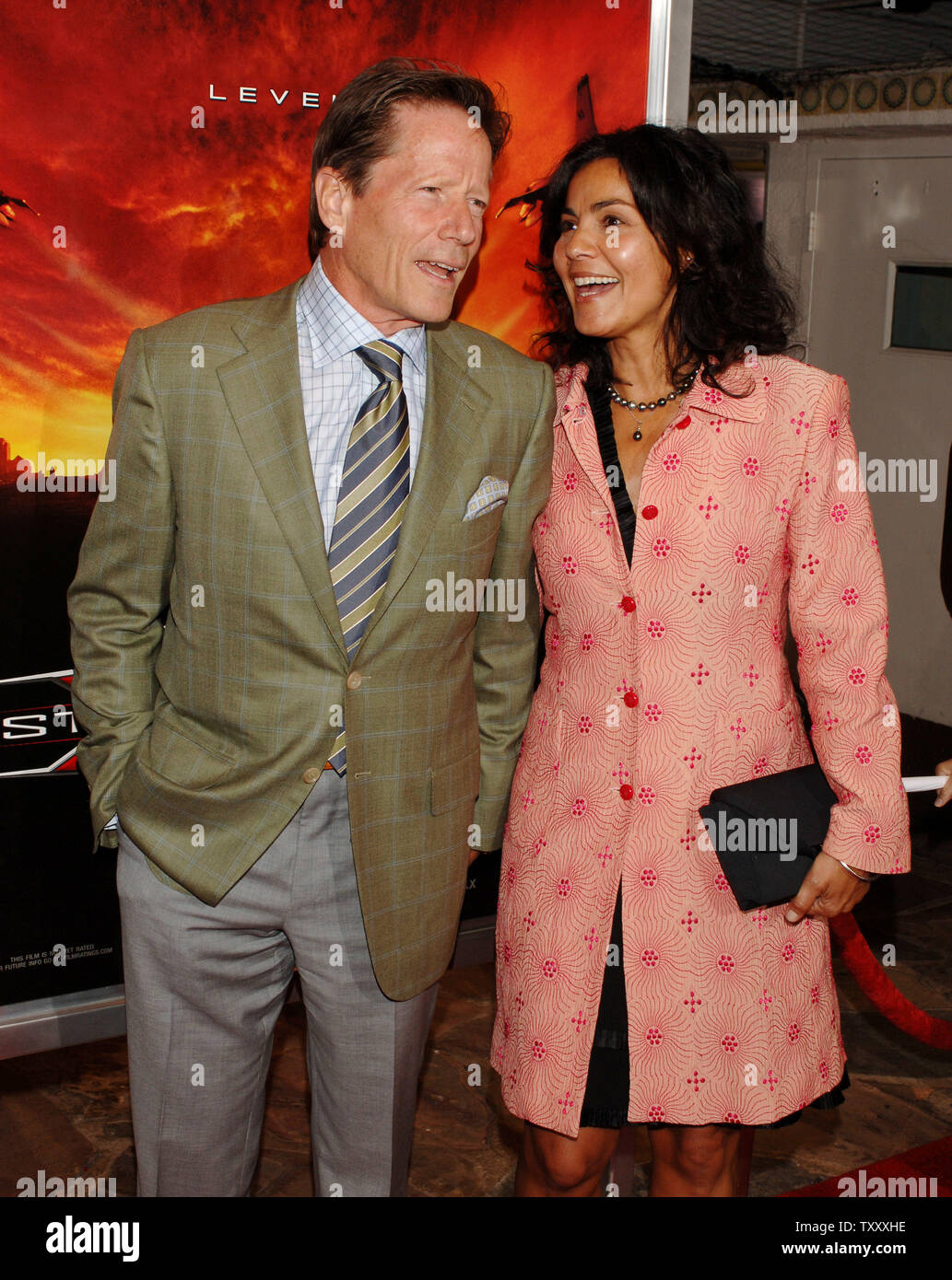 L'acteur américain Peter Strauss (L), un acteur dans la motion picture thriller "XXX : State of ...