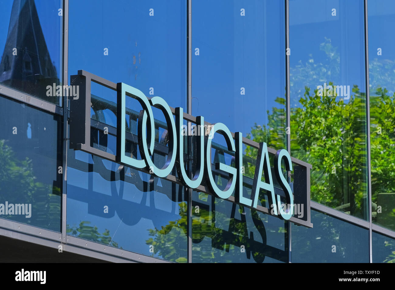 Perfumery douglas Banque de photographies et d’images à haute ...