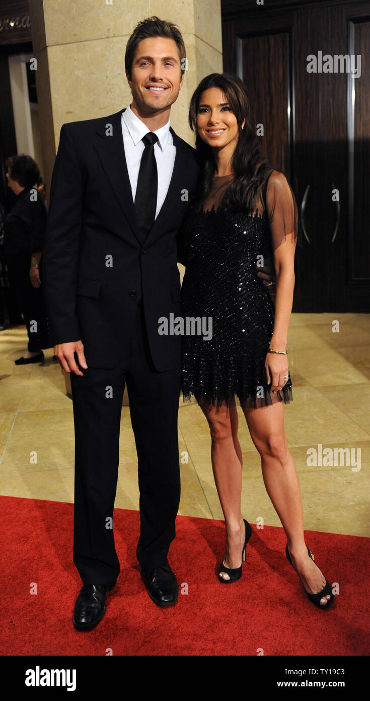 Eric Actot Hiver et son épouse, l'actrice Roselyn Sanchezl arrive au ...