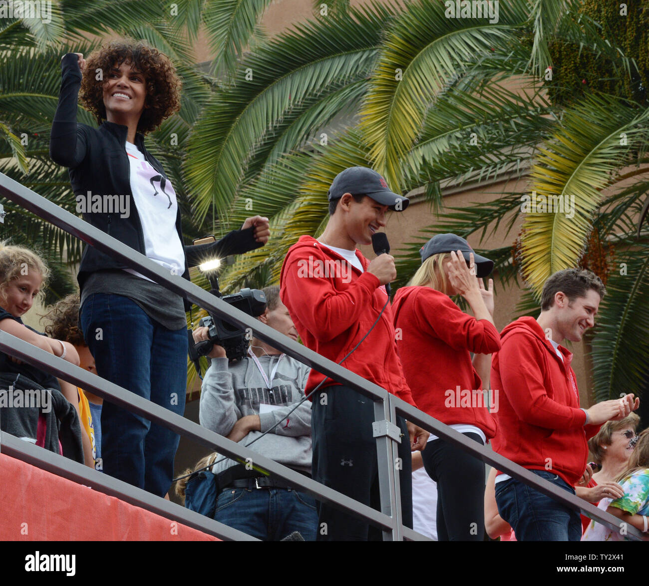 Halle Berry, Mario Lopez, Stacy Keibler et Matthew Morrison (L-R ...