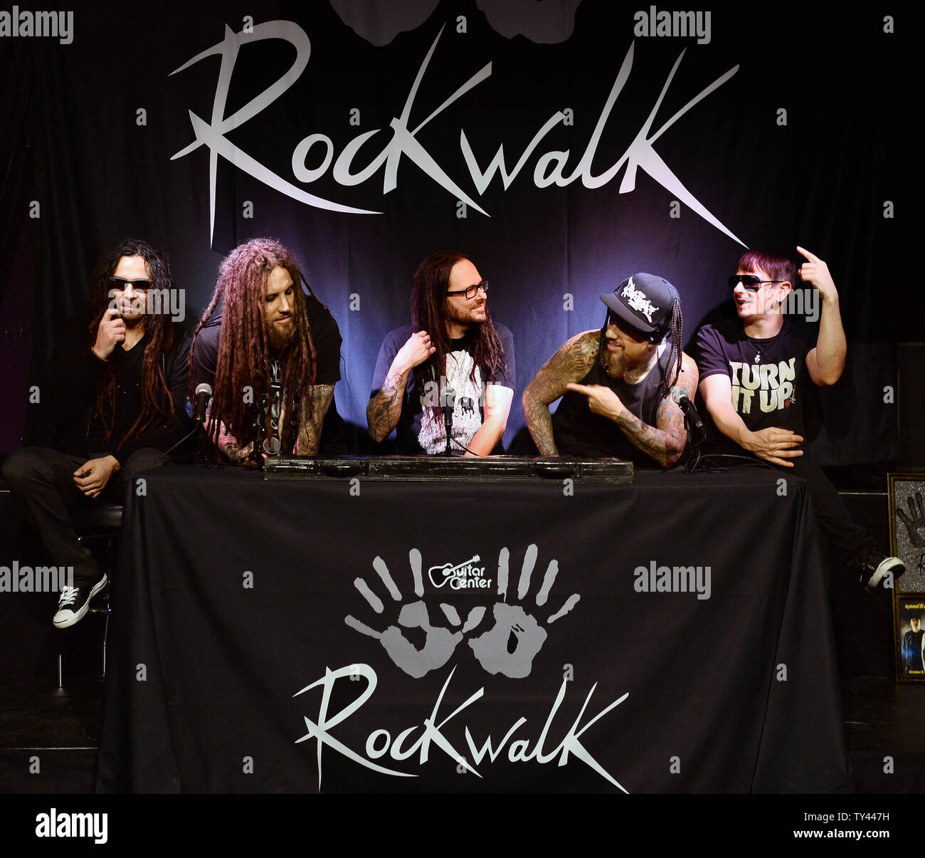 Les membres du groupe de métal nu Korn, James 'Munky' Shaffer, Brian ...