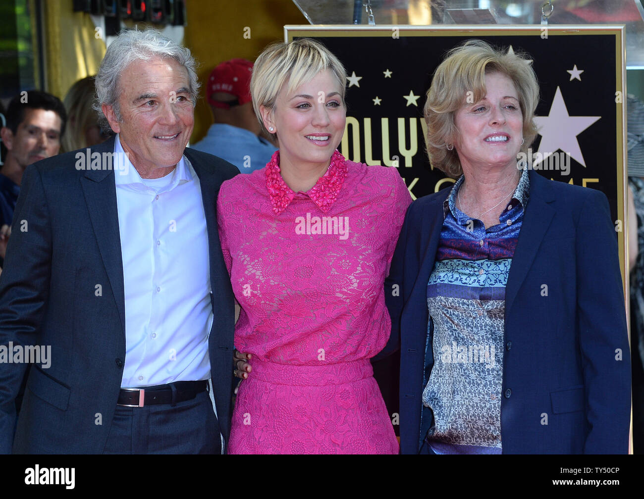 Kaley cuoco and gary cuoco Banque de photographies et d’images à haute ...