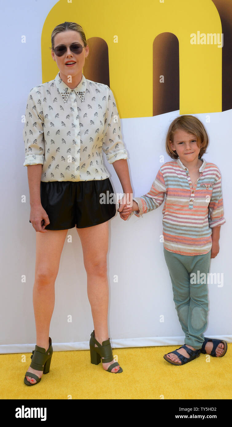 Kathleen robertson and son william robertson cowles Banque de ...
