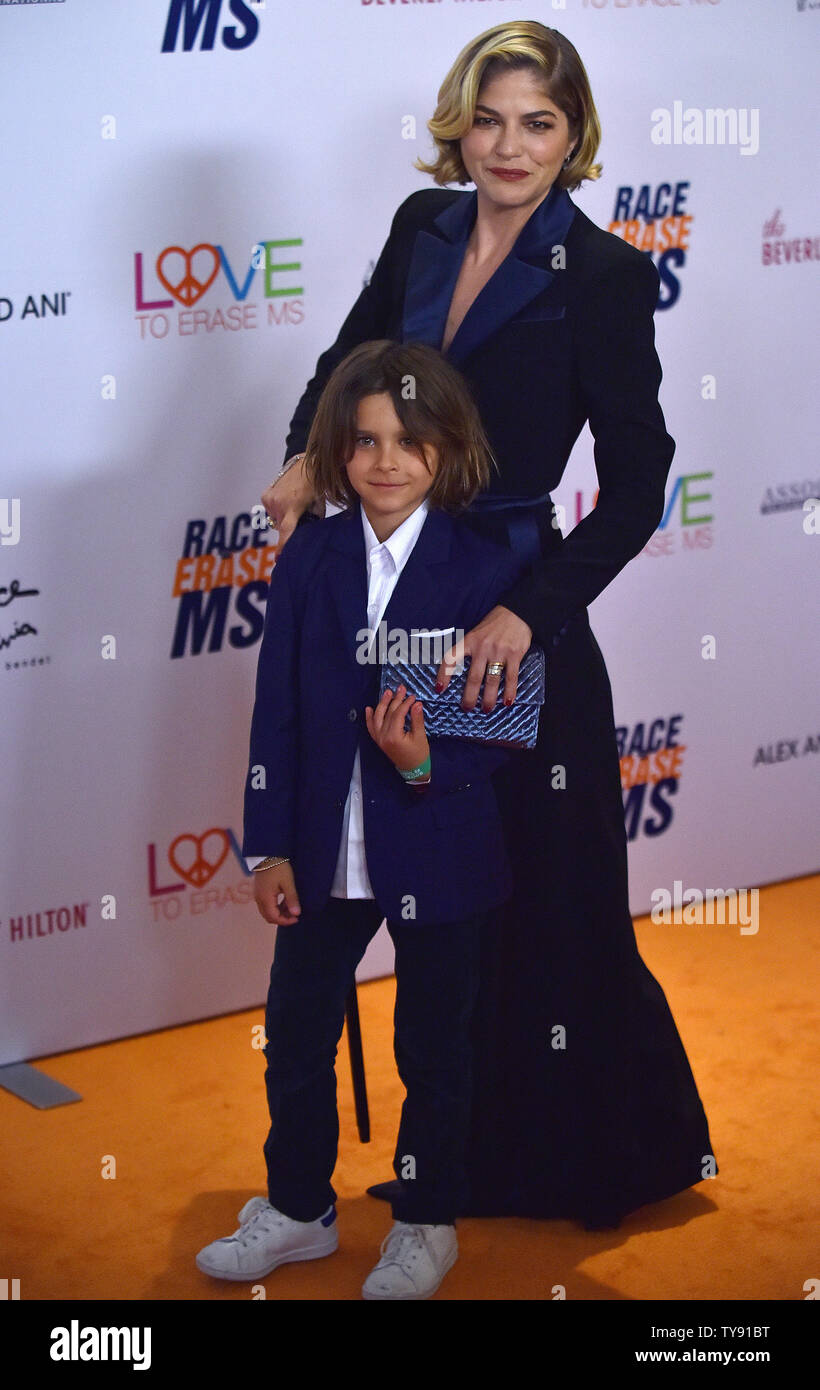 Selma blair avec son fils arthur Banque de photographies et d’images à ...