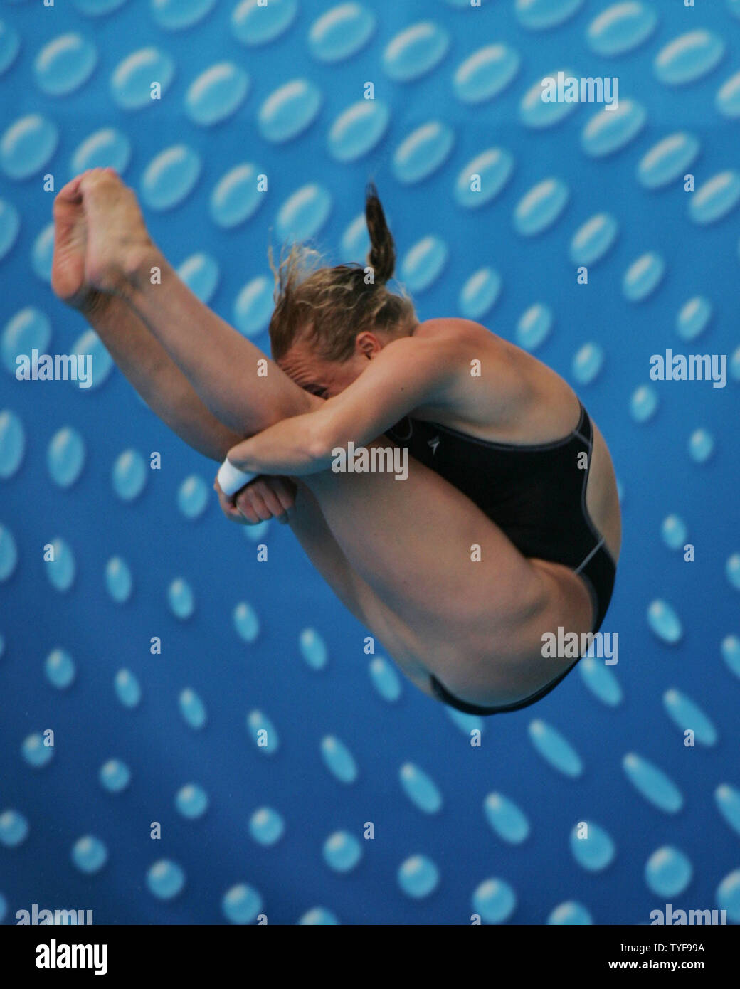 La plongeuse Blythe Hartley, effectue un dernier tour plongée depuis le tremplin de 3 mètres à l ...