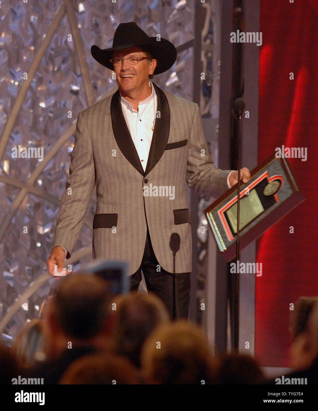 Country Music Hall of Fame Inductee George Strait apparaît à la 40e ...
