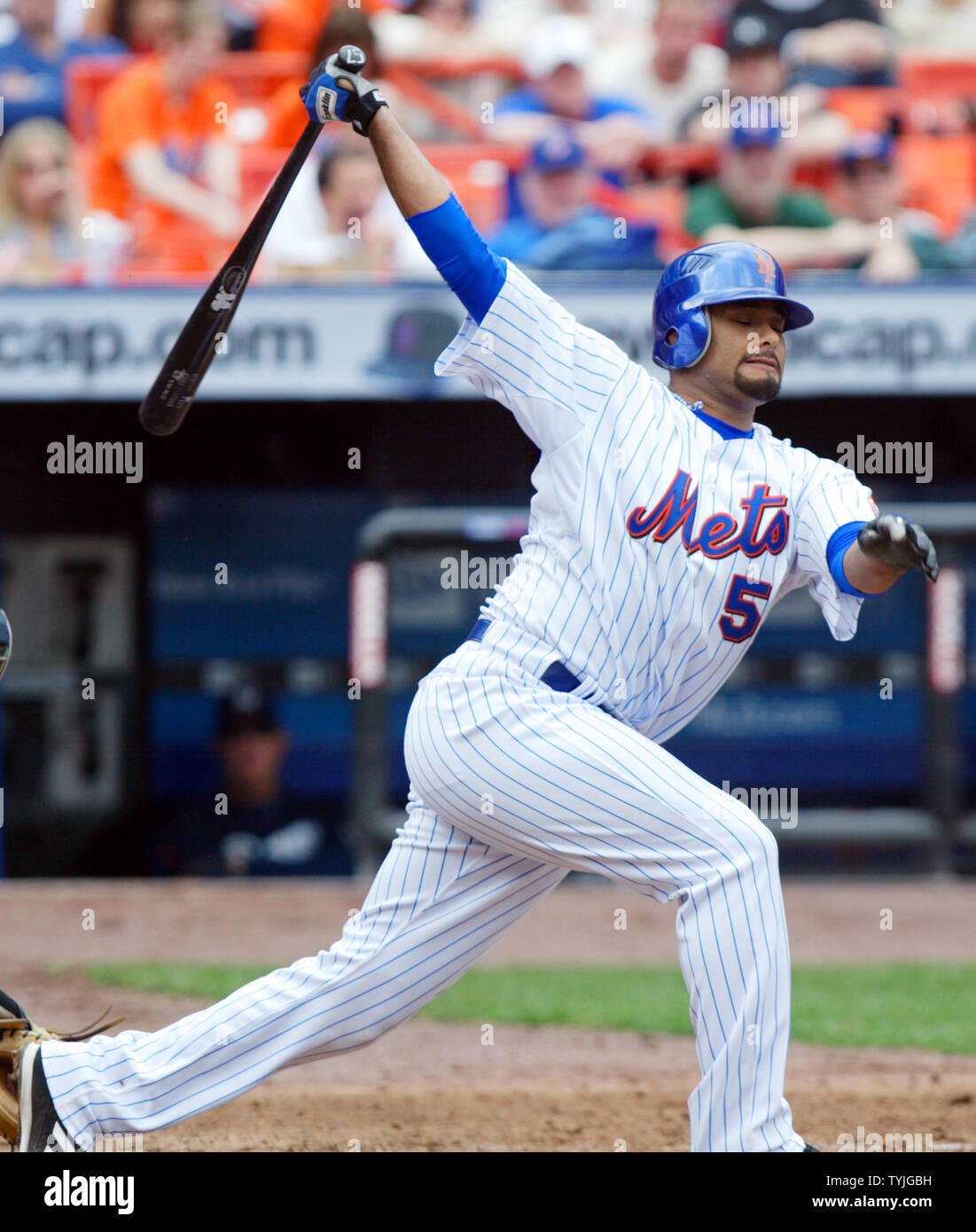 Le lanceur partant des New York Mets Johan Santana des balançoires et ...