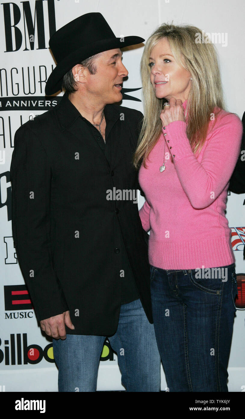 Clint black and wife lisa hartman black Banque de photographies et d ...