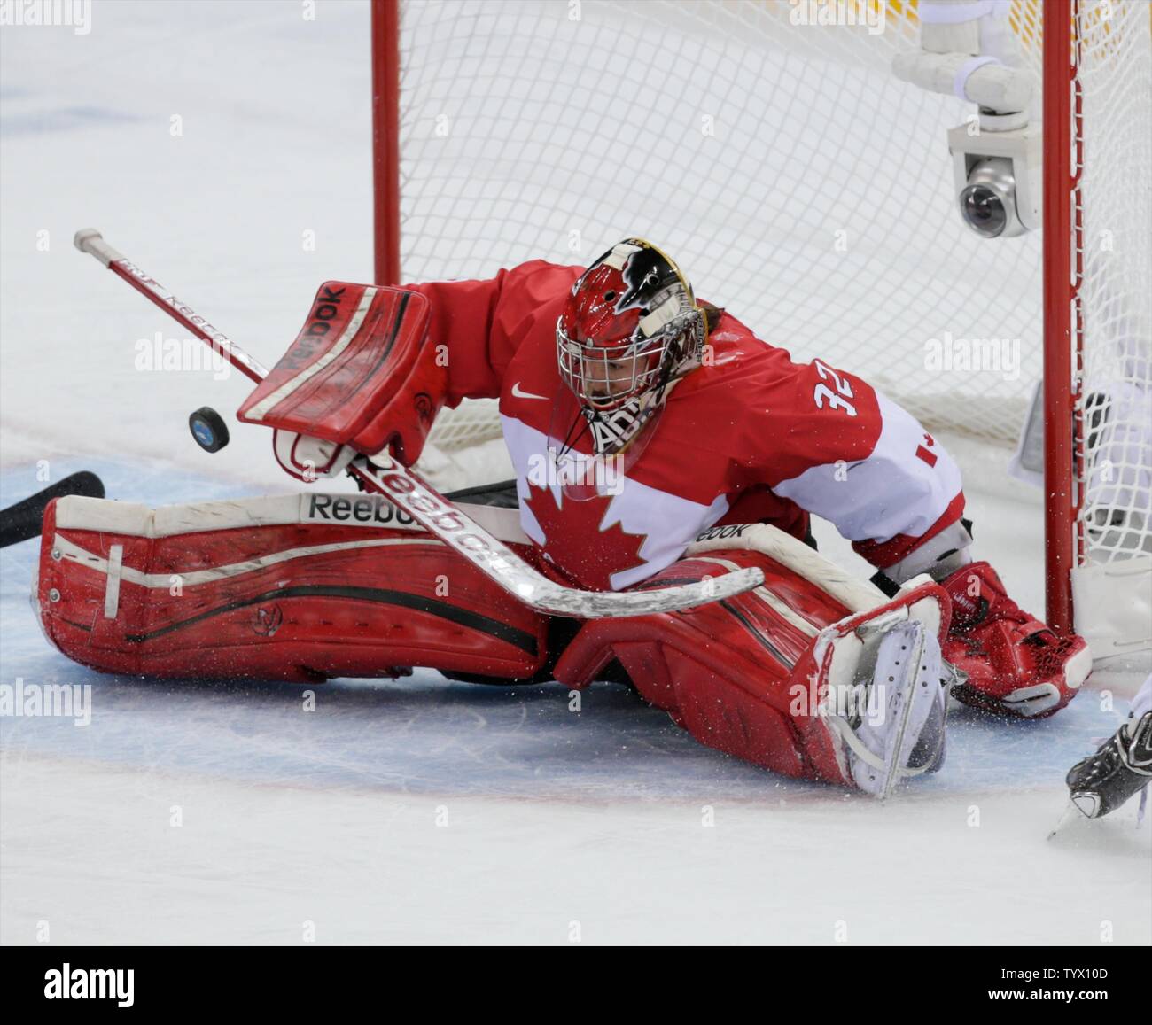 Le gardien Charline Labonté fait un enregistrer pendant leur women's ...