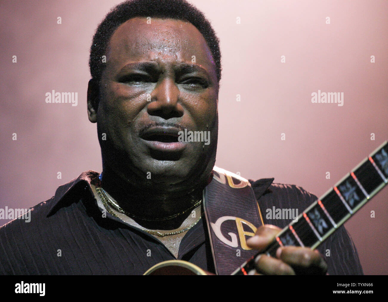 Le guitariste et chanteur George Benson se produit en concert au Grand ...