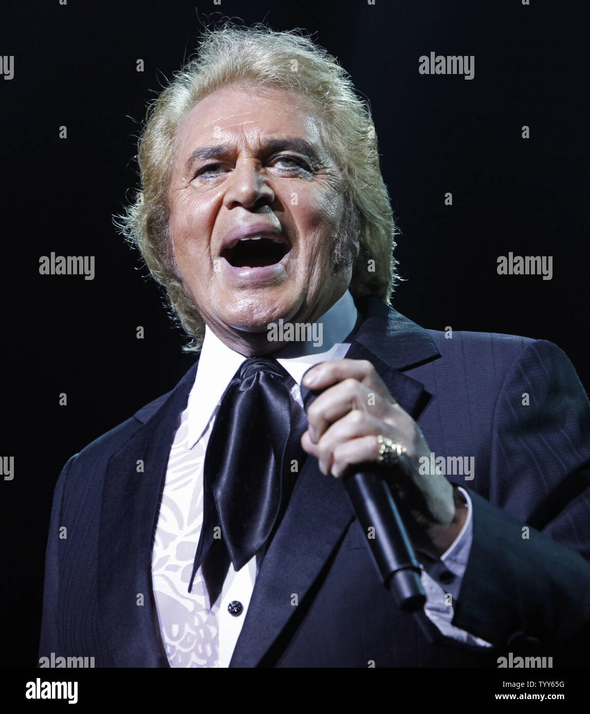 Engelbert humperdinck en concert Banque de photographies et d’images à ...