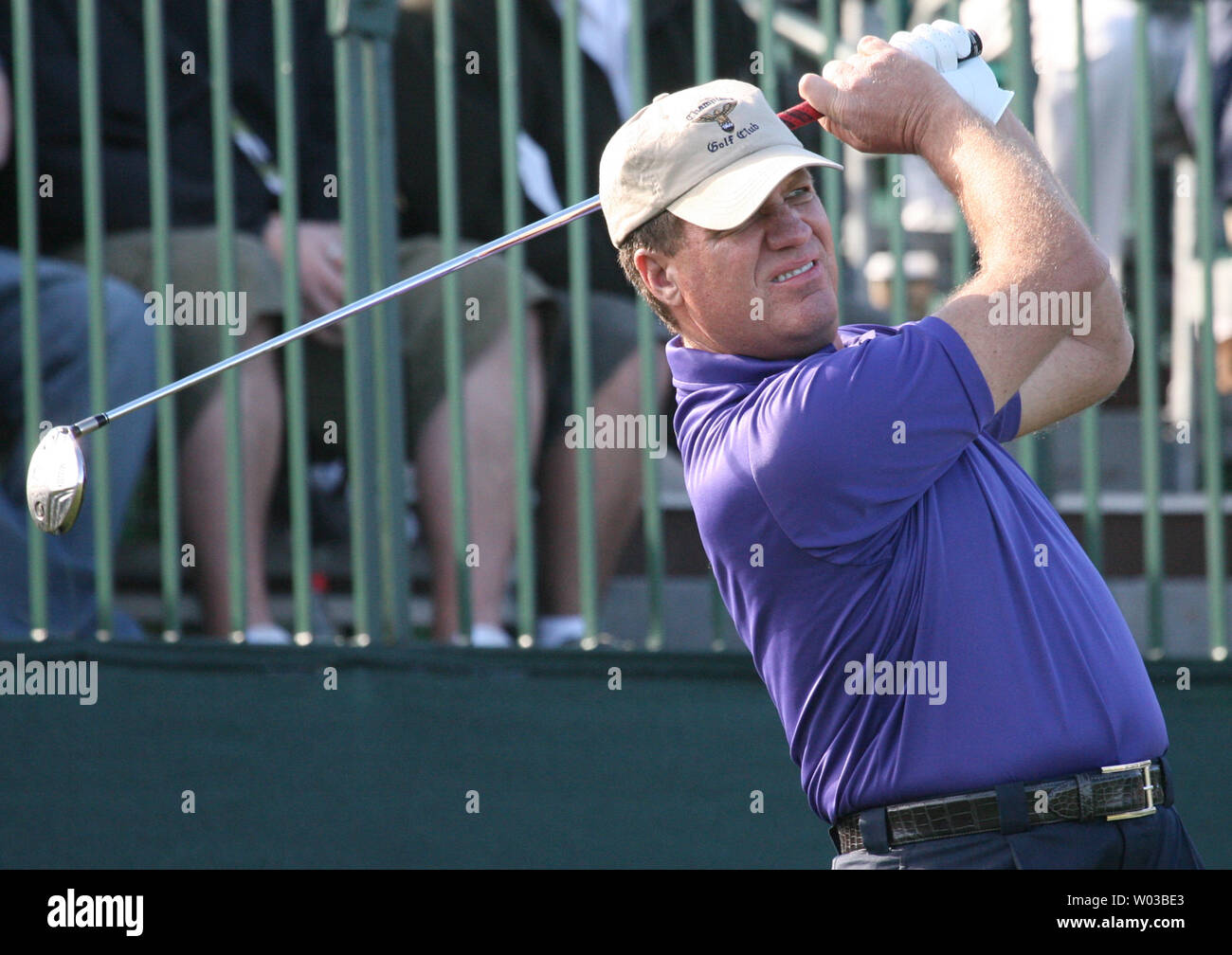 Steve elkington tees off lors de la ronde finale Banque de ...