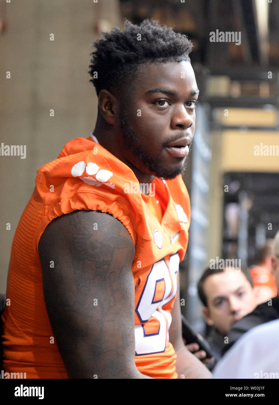 Clemson Tigers défensive fin Shaq Lawson parle aux médias lors de la ...