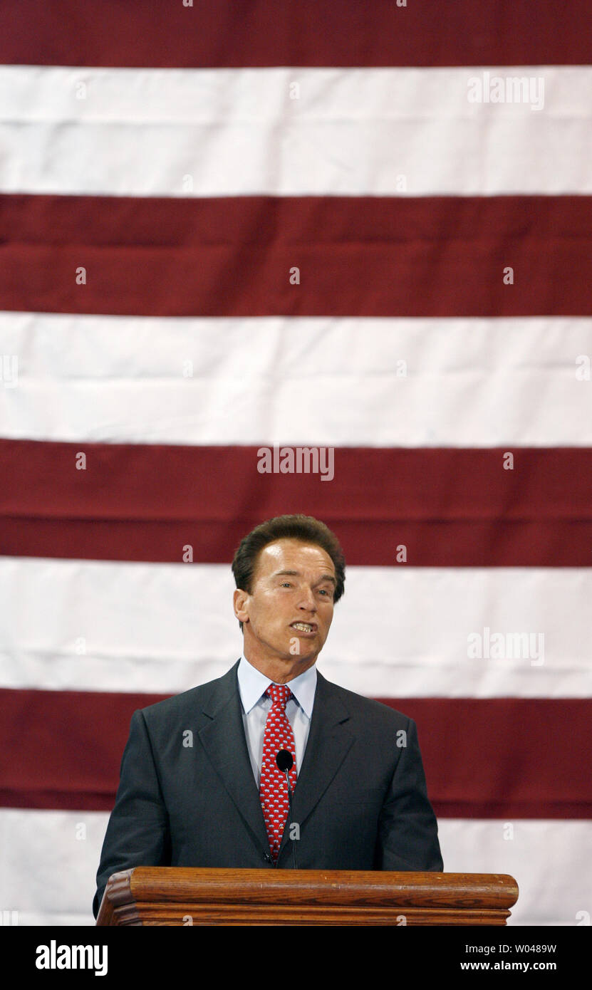 Le gouverneur de la Californie Arnold Schwarzenegger parle lors de la ...