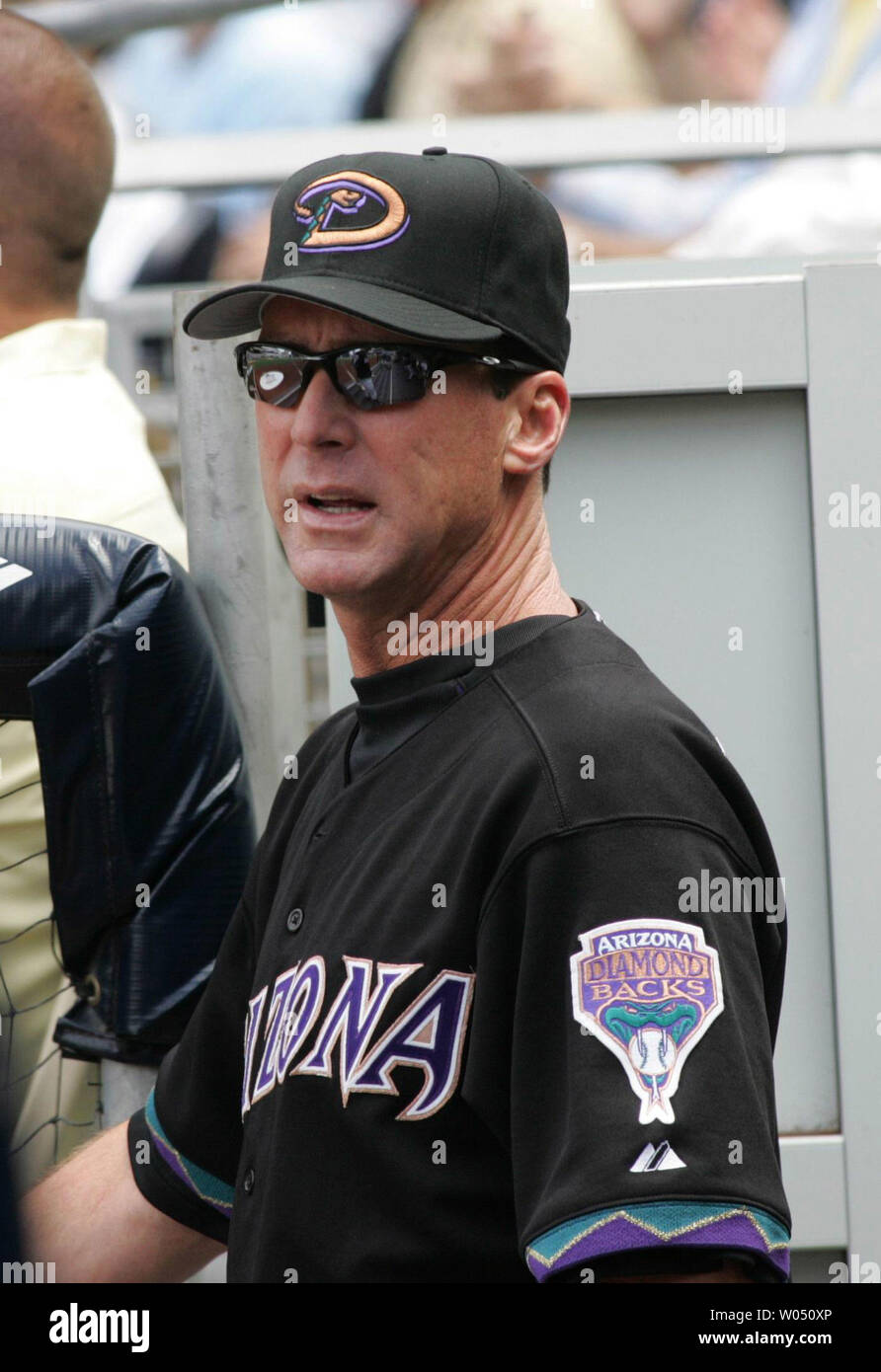 Arizona Diamondbacks Manager Bob Melvin attend que le jeu pour démarrer ...