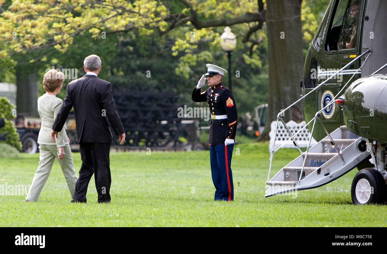 Le président américain George W. Bush et la Première dame Laura Bush ...