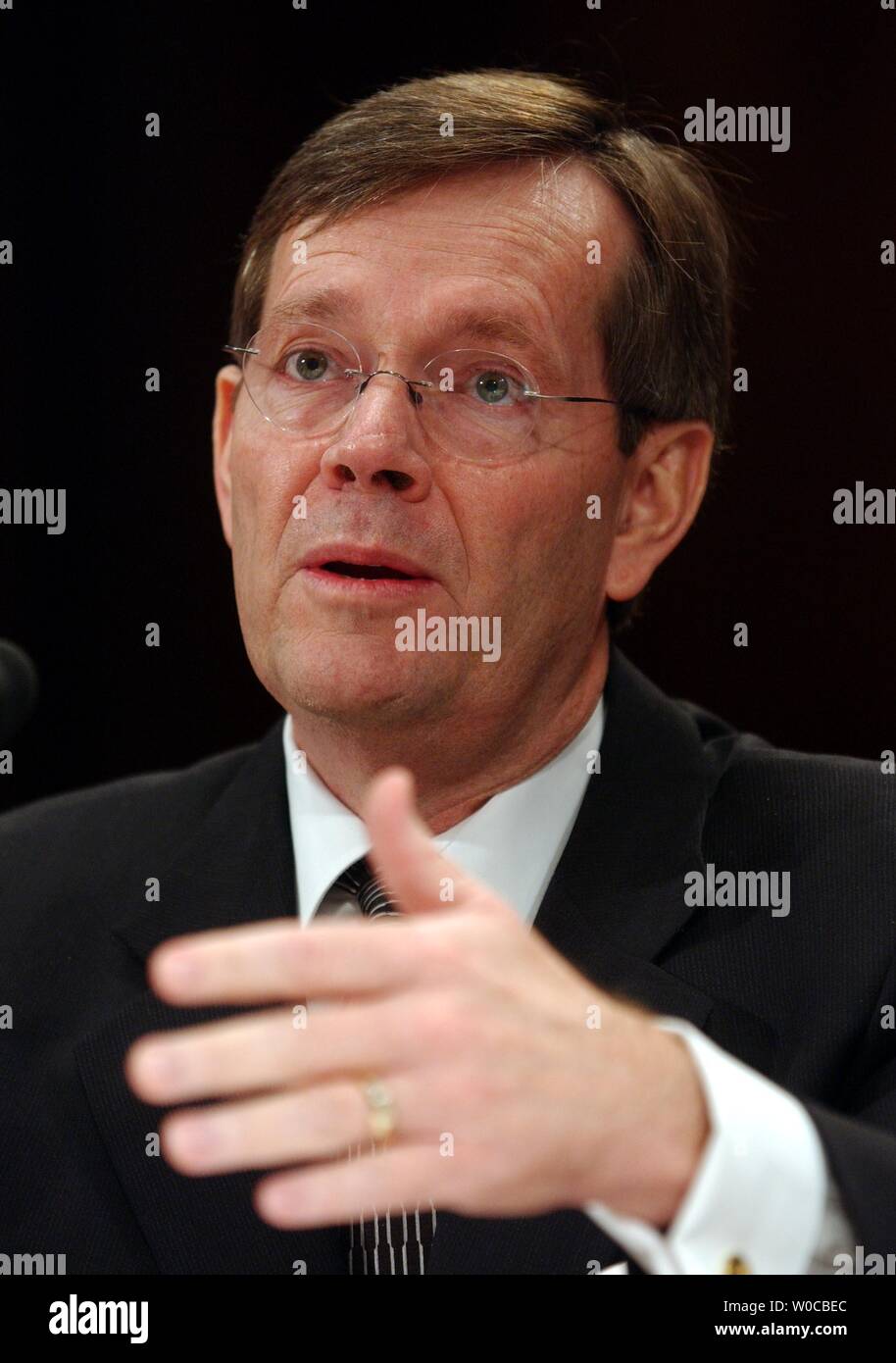 L'administrateur de l'EPA, Michael Leavitt témoigne devant le comité ...